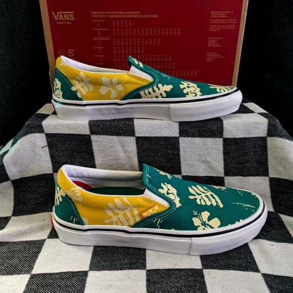Vans | Shoes | Vans Skate Classic Slip On Women 9 Aloha Marine Gold ...